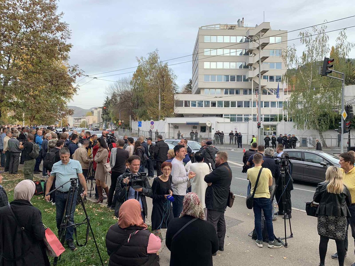 Protests against OHR's Election Law decision begin in Sarajevo