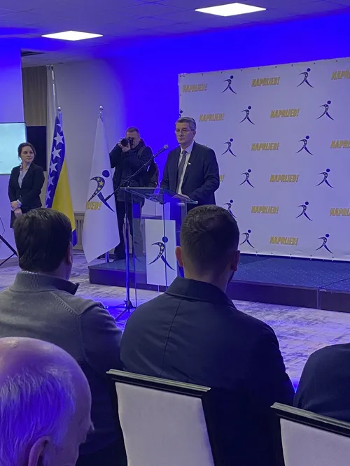 Predstavljena stranka Šemsudina Mehmedovića "Naprijed BiH": "Bićemo ...