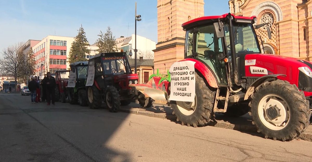 Traktori pred gradskom upravom, trakavica oko rebalansa Banjaluke i ...