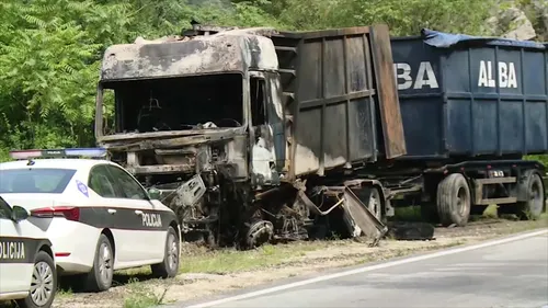 N1 na mjestu teške saobraćajne nesreće u Salakovcu: Kilometarske kolone ...