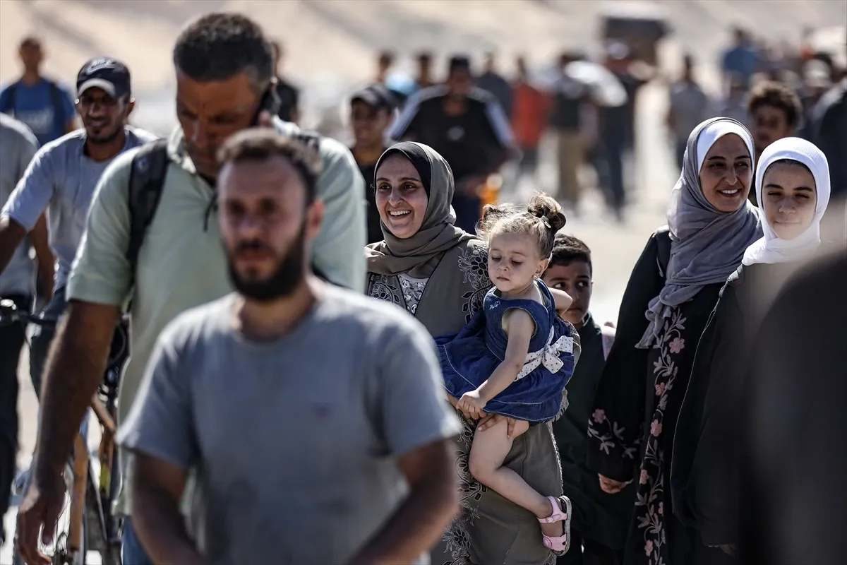 Stotine hijada Palestinaca vraćaju se u Gazu iako im je sve uništeno