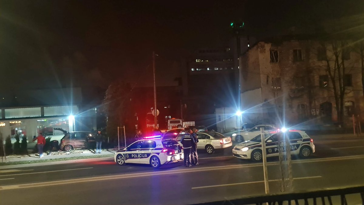 VIDEO Saobraćajna nesreća u Sarajevu, jedna osoba prebačena na KCUS