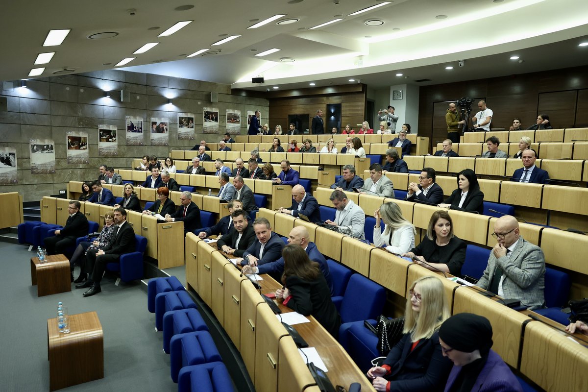 Poslanici FBiH usvojili Nacrt zakona: Korak ka minimalnoj plati od 1.000 KM