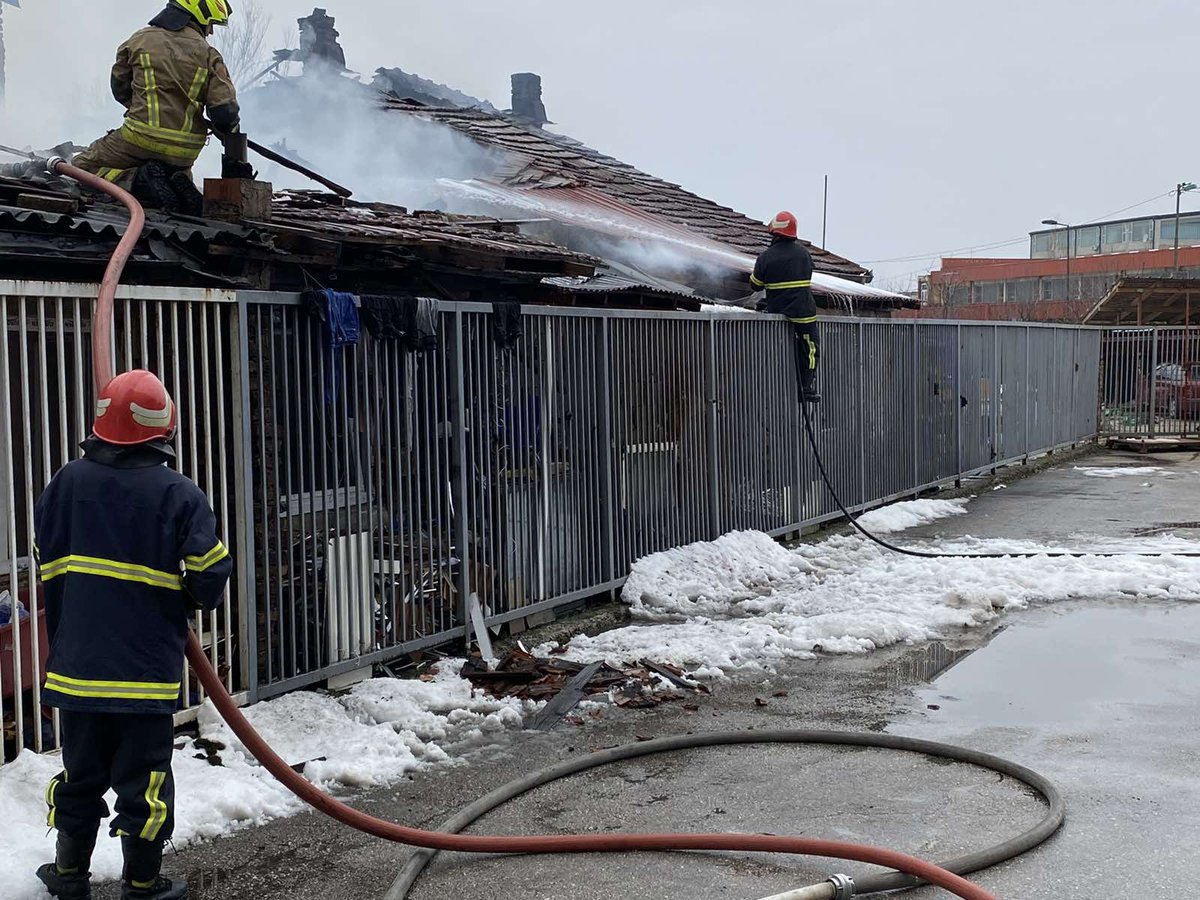 Požar na Stupu, vatra zahvatila stambene objekte (VIDEO)