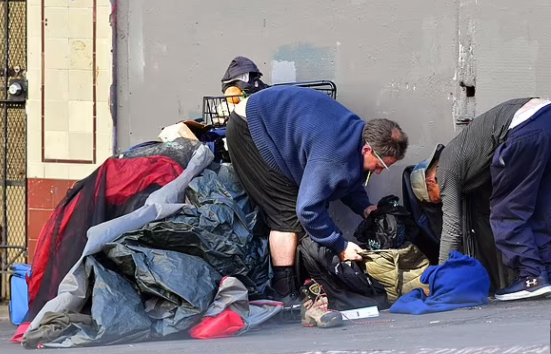 Velegrad preplavila nova droga: Ljudi hodaju ulicama kao zombiji ...