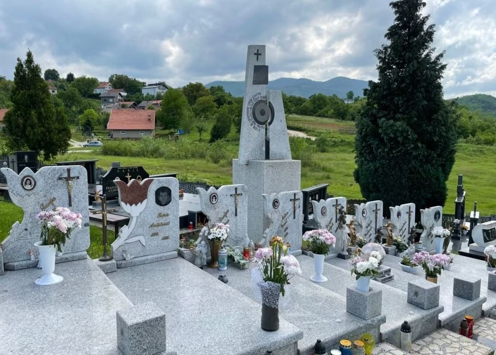 Bolna godišnjica pogibije osmero djece na igralištu u Vitezu: Pero ...