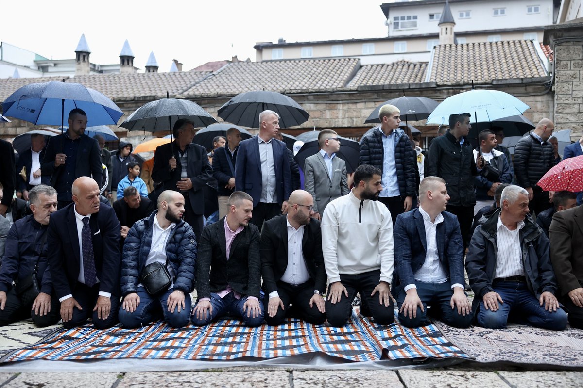 Muslimani danas proslavaljaju Kurban-bajram (FOTO)