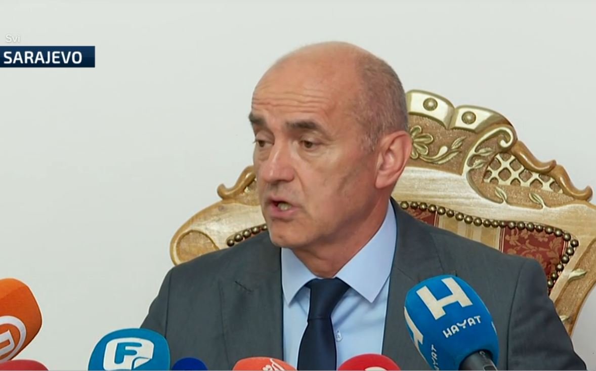 Rektor UNSA: Kada bi neko povrijedio zakone Srbije, ne bi našao ...