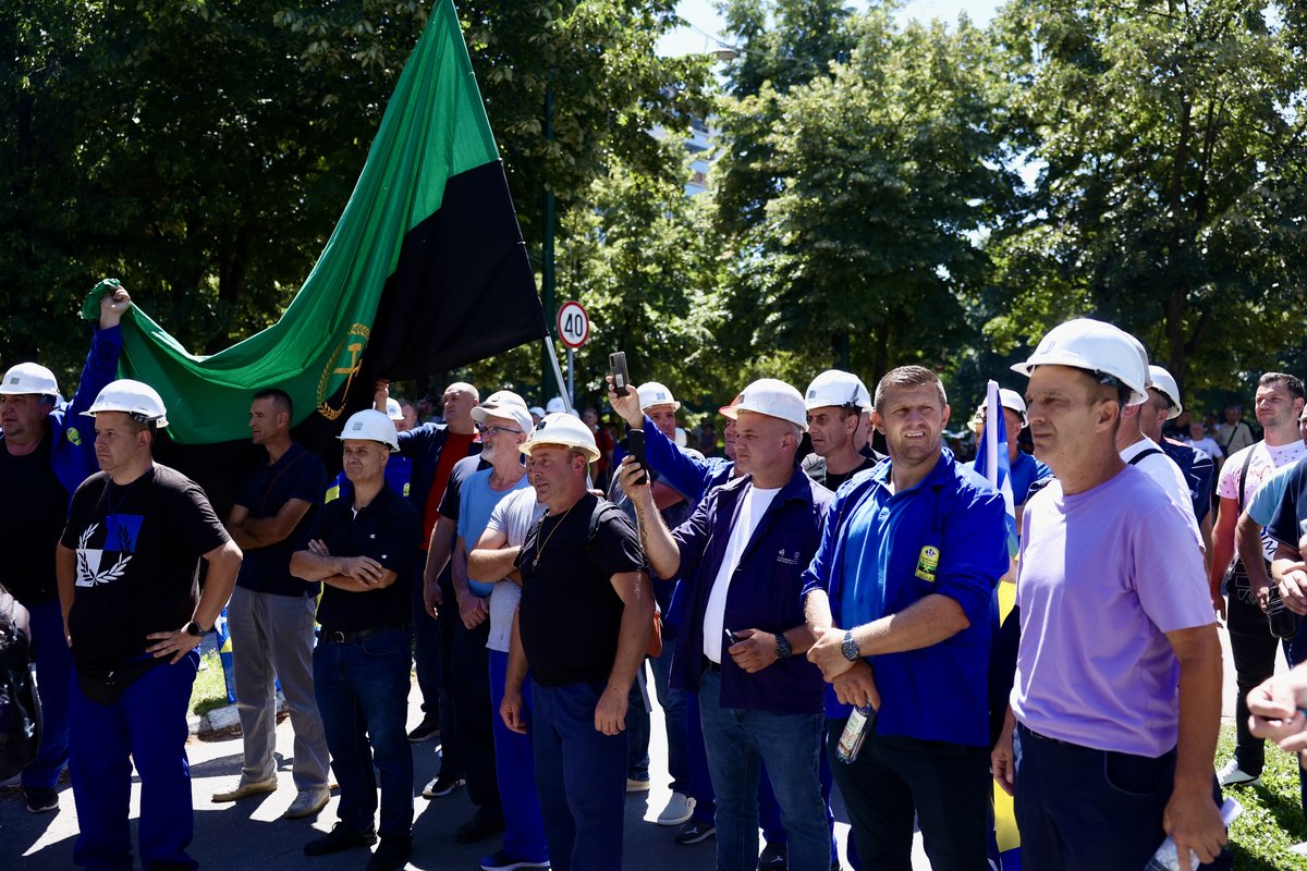Rudari stigli ispred Elektroprivrede BiH: Uzvikuju "lopovi, lopovi..."