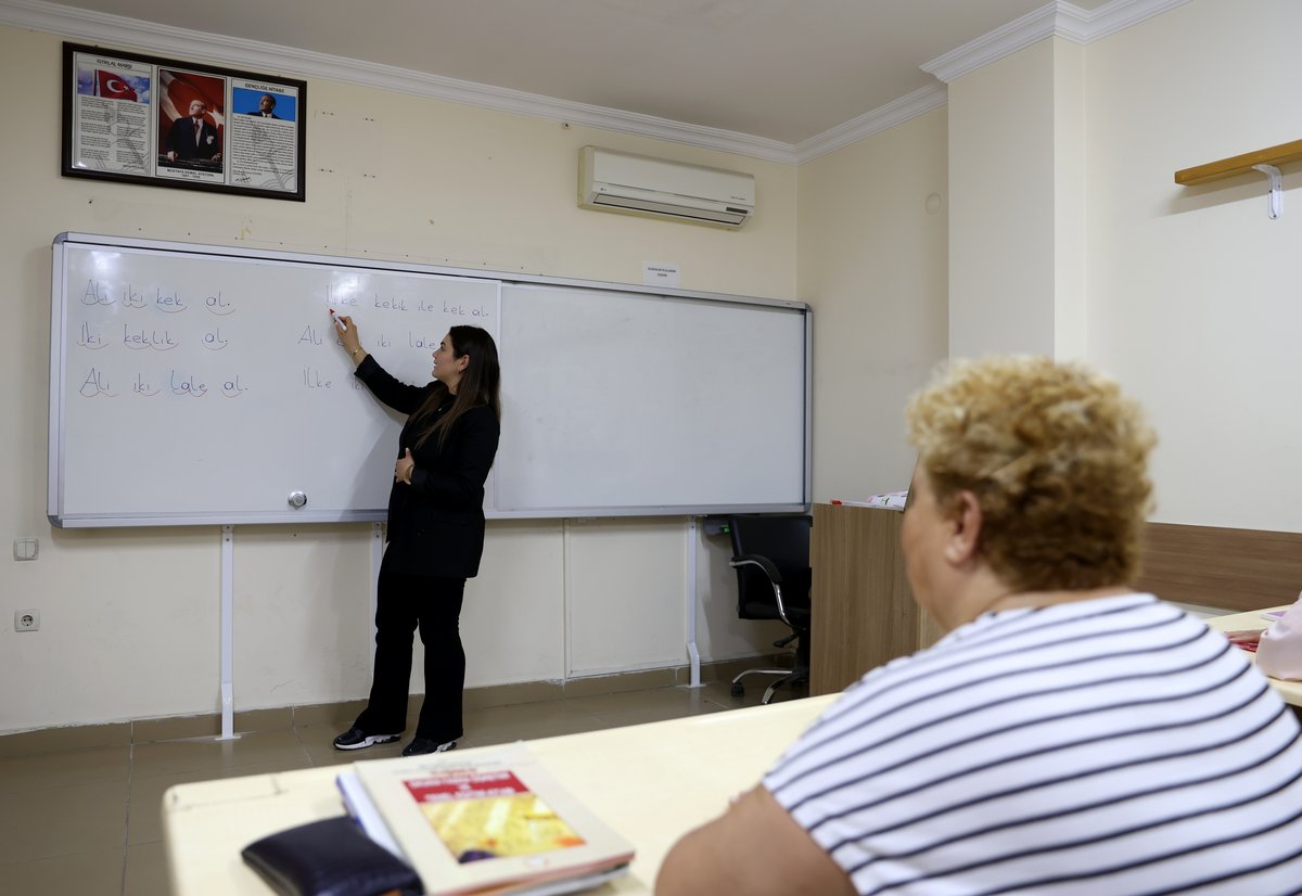 Nikad nije kasno: Turkinja Sevim u osmoj deceniji želi završiti fakultet