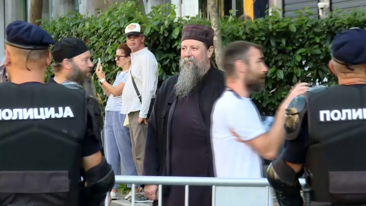 (VIDEO) Raščinjeni monah Antonije ponovo protiv Parade ponosa u Beogradu