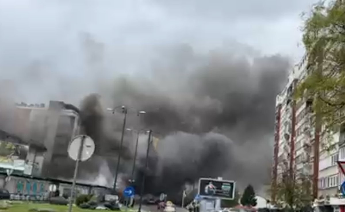 Veliki požar u Sarajevu: Gori pijaca "Kvadrant", čuju se manje ...