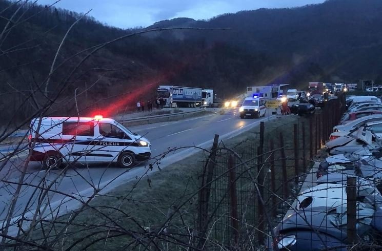 Teška nesreća kod Žepča: U sudaru dva vozila povrijeđeno pet osoba