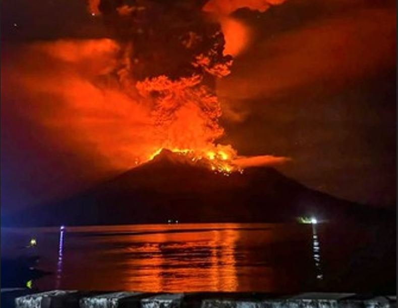 Eruptirao vulkan na Indoneziji, na stotine je evakuiranih: "Vrući ...