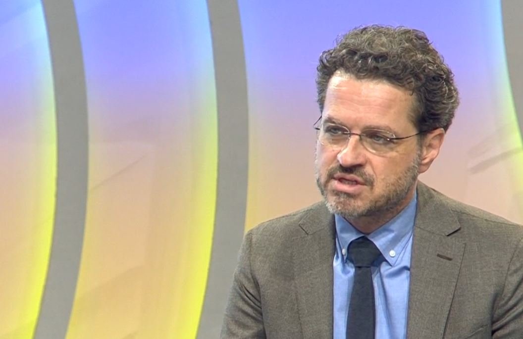 Constitutional law expert: Dodik puts major pressure on Vucic