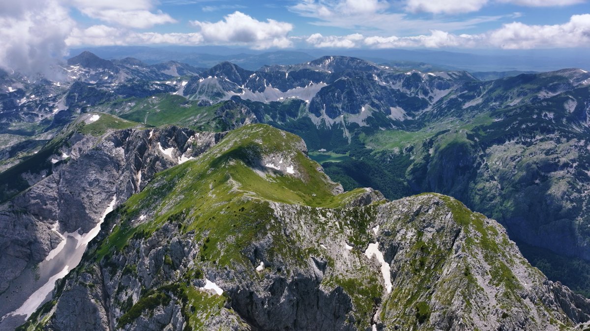Let iznad najvišeg vrha naše zemlje - Maglić (VIDEO)