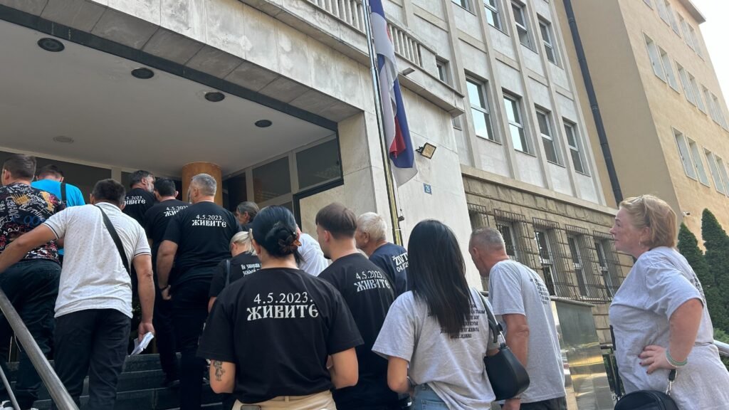 Suđenje za masakr u srbijanskim mjestima Dubona i Malo Orašje: Porodice ...
