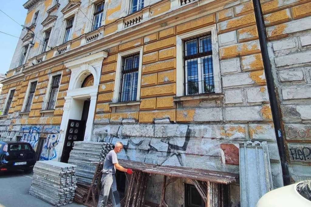 Sarajevo: Počeli radovi na obnovi fasade i vanjske stolarije Srednje ...