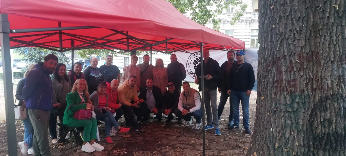 Radnici u zdravstvu postavili šator ispred Vlade KS: Premijer Uk se ...