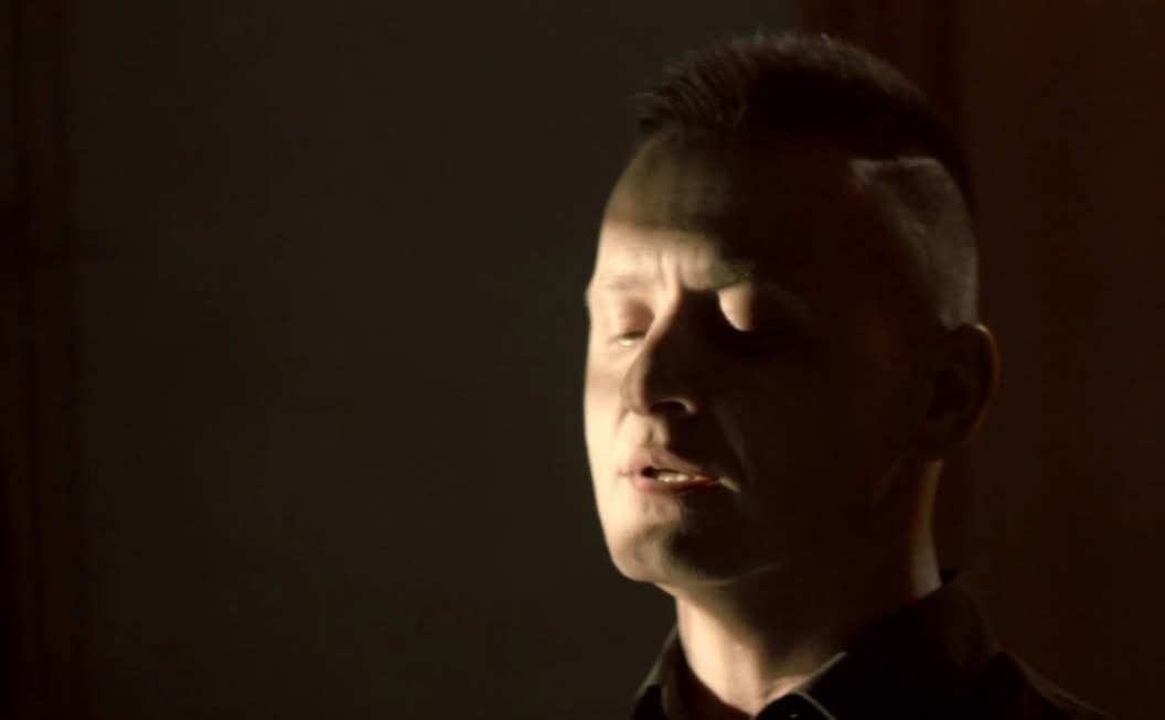Kenan Mačković objavio spot za novu pjesmu "Pokaži znak"