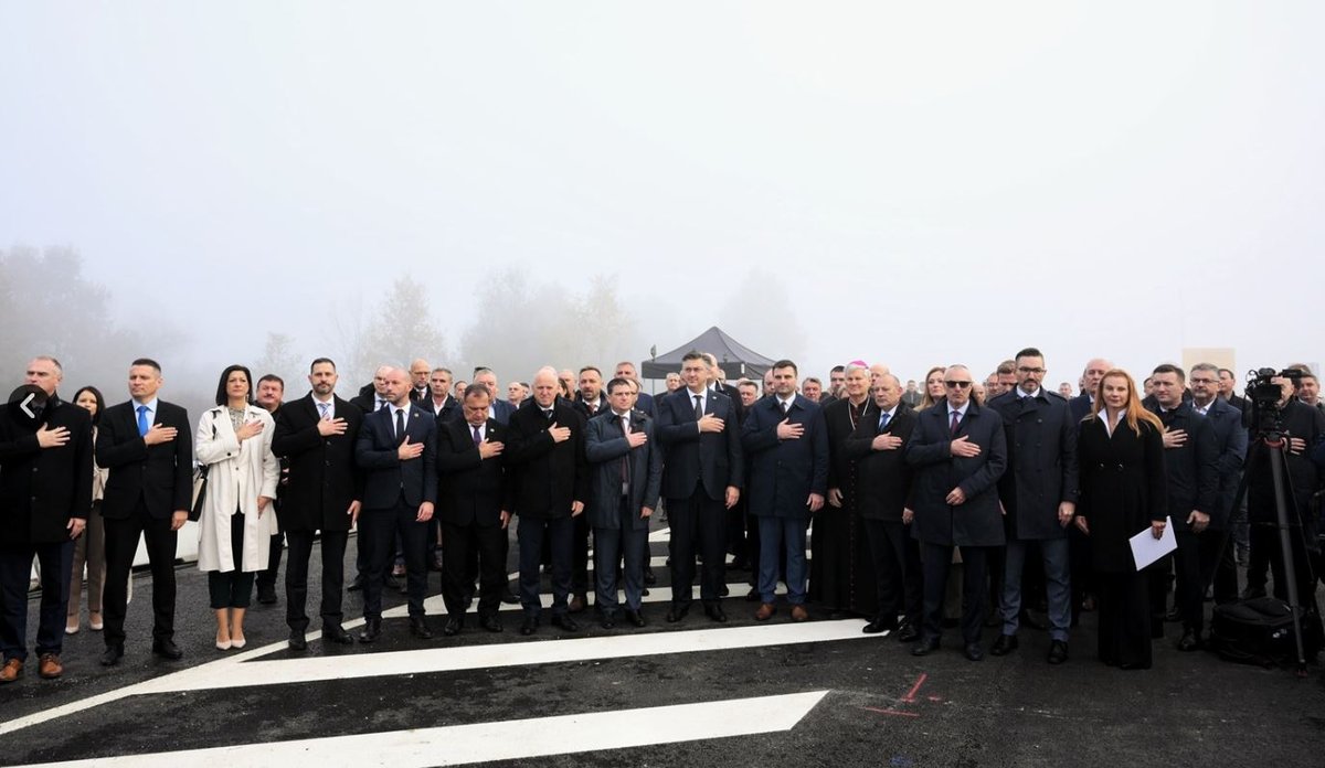 Žena stala pred Plenkovića i prekinula otvaranje autoceste „Znate li ko ...
