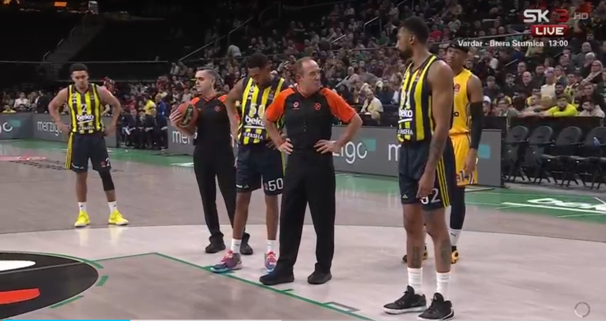 Bizarna scena i prekid u Euroligi: Ovaj problem nikada nismo vidjeli (VIDEO)