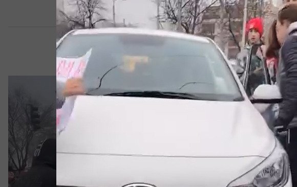 Incident u Beogradu: Kolima pokušao da probije blokadu (VIDEO)