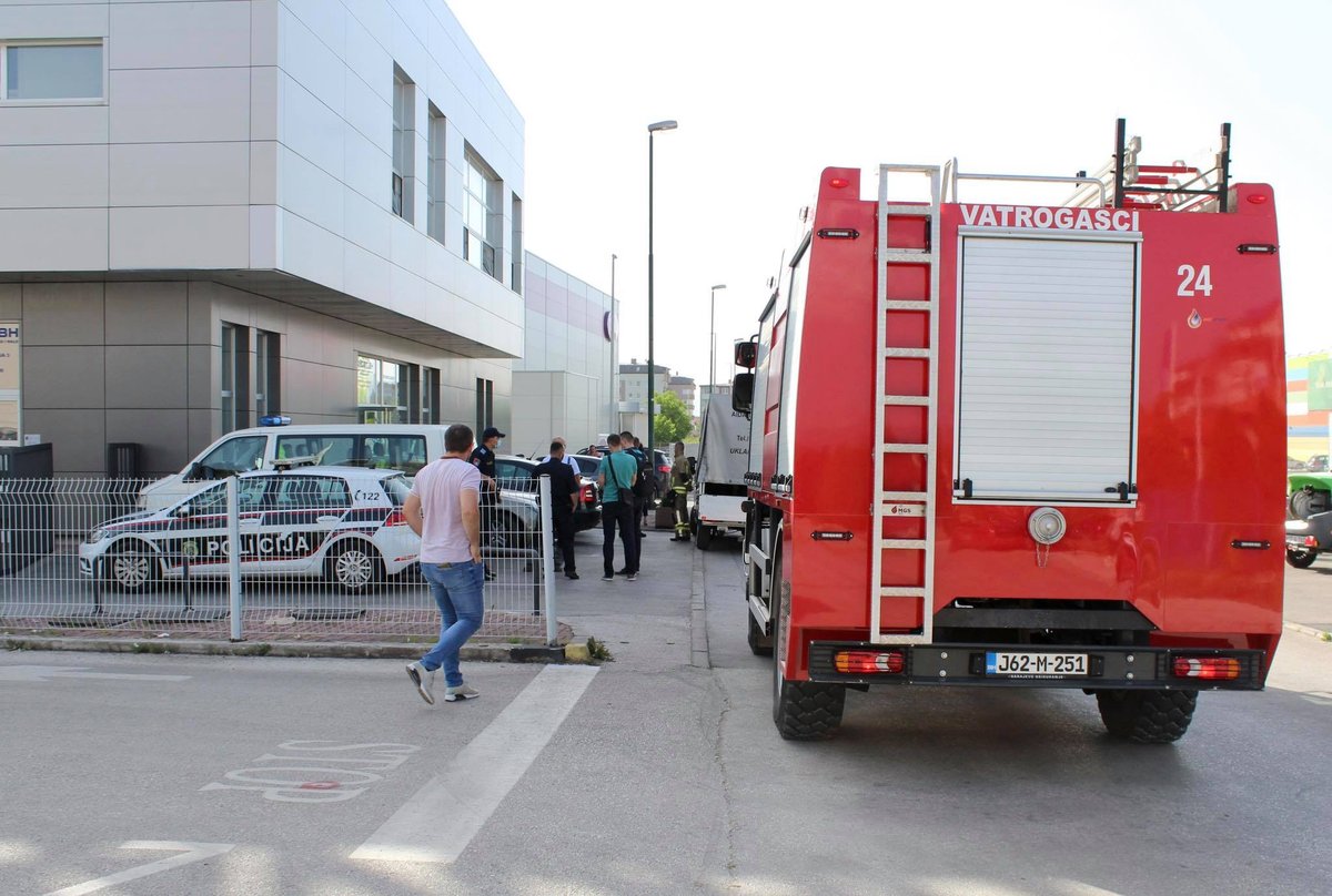 Ispred firme gdje se izlila nitratna kiselina stigao i tim KUIP-a