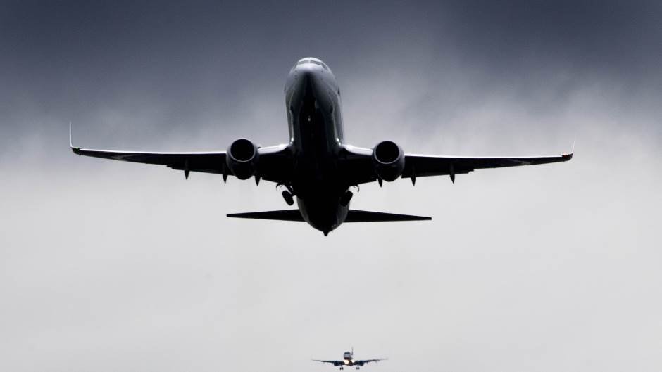 Nova drama na letu! Vojni avion s ministricom obrane doživio GPS ...