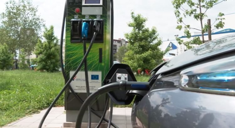 Plug-in hibridi zagađuju gotovo kao benzinski automobili