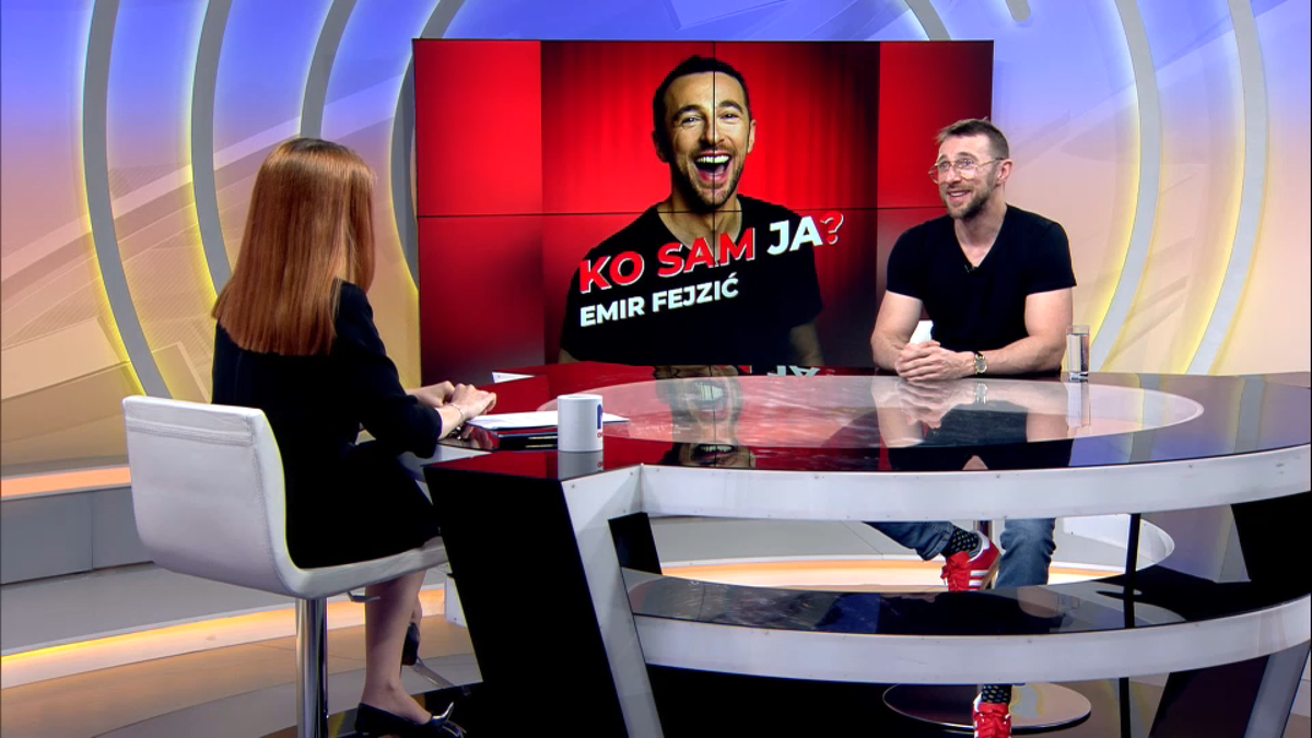 Monodrama Emira Fejzića "Ko sam ja?": Izazovi modernog života kroz humor