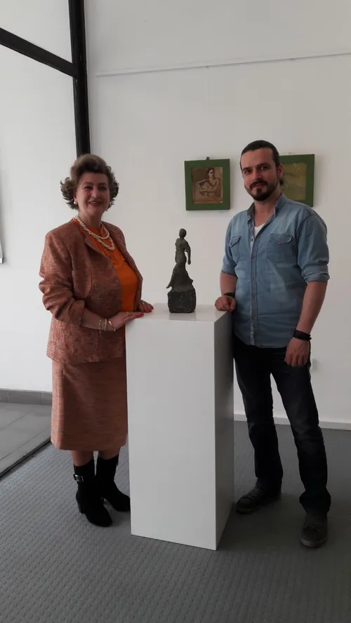 A sculpture of the woman who defied the war