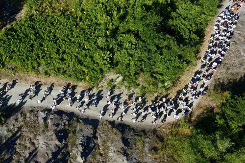 Marš mira iz zraka: Više od 6.000 učesnika krenulo ka Potočarima (FOTO ...