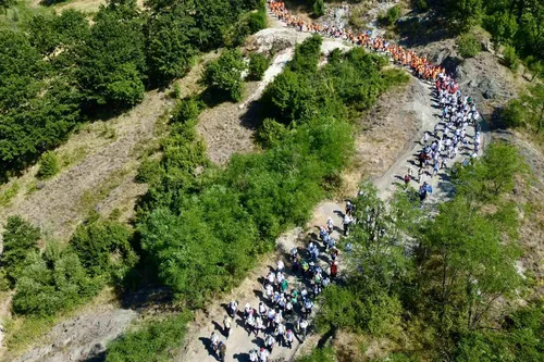 Marš mira iz zraka: Više od 6.000 učesnika krenulo ka Potočarima (FOTO ...