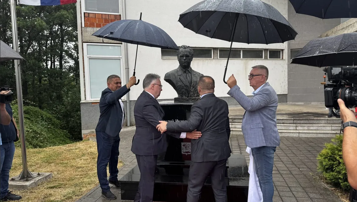 Provokacija iz Istočnog Sarajeva: Postavljanje biste negatoru genocida ...