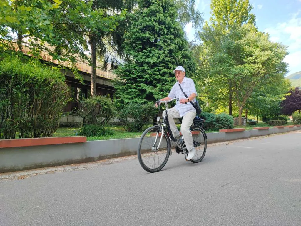 Goraždanin Bećir Alikadić i u 93. godini svakodnevno vozi bicikl ...