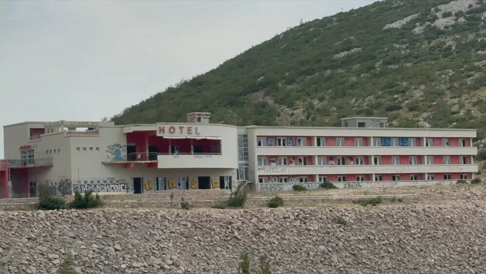 Ukleto odmaralište na vratima Dalmacije: Hotel koji 17 godina nije ...