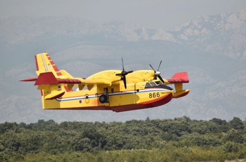 Croatian firefighting aircraft arrives in Montenegro to battle coastal ...