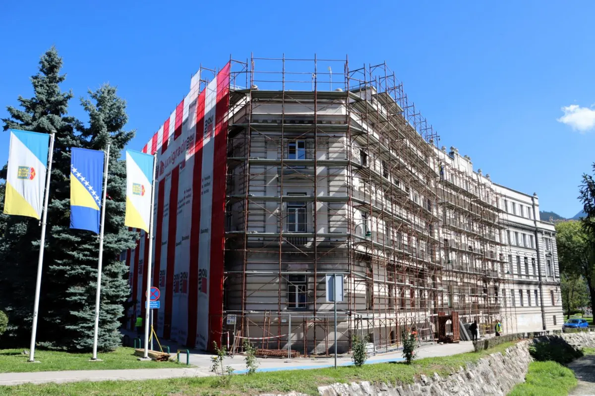 Počela sanacija i restauracija fasade zgrade Kantona Sarajevo i Općine ...