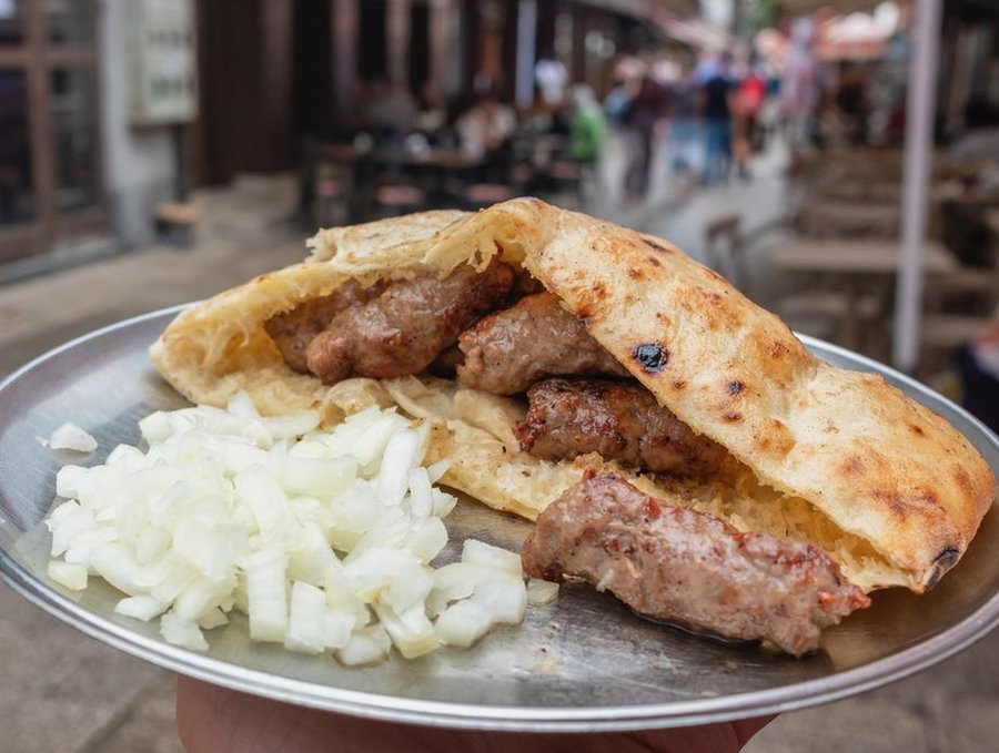 Balkanac ostao u šoku kad je vidio što u Kanadi smatraju ćevapima: Ovo ...