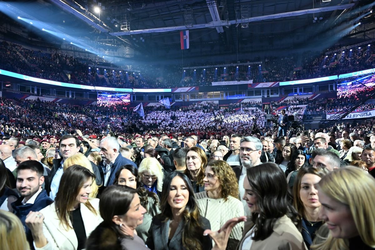 Miting SNS-a u brojkama: MUP Srbije tvrdi da je u sali i oko nje 70.000 ...