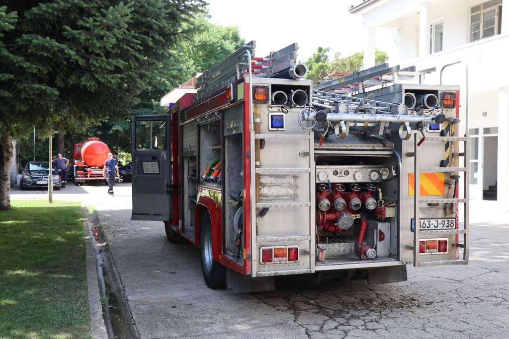 Vatrogasci u Hercegovini imali pune ruke posla, gasili požare i ...