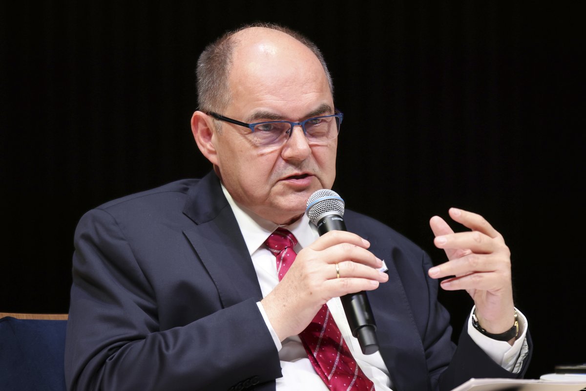 Schmidt says he faced “enormous pressure” from U.S. before stepping down