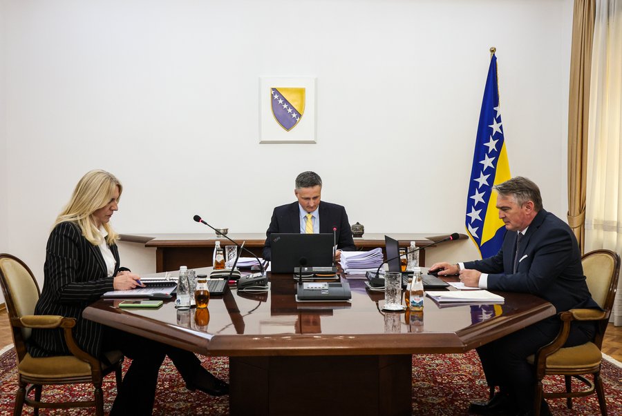 Predsjedništvo BiH nije usvojilo Prijedlog budžeta institucija BiH za ...