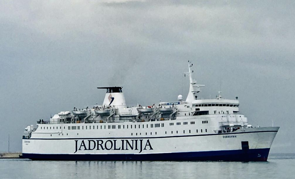 Trajekt Oliver sa 340 putnika "zaglavio" na Jadranu