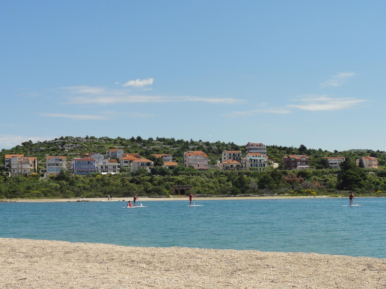 Fekalije na popularnoj plaži u Hrvatskoj: Ne ulazite u more!