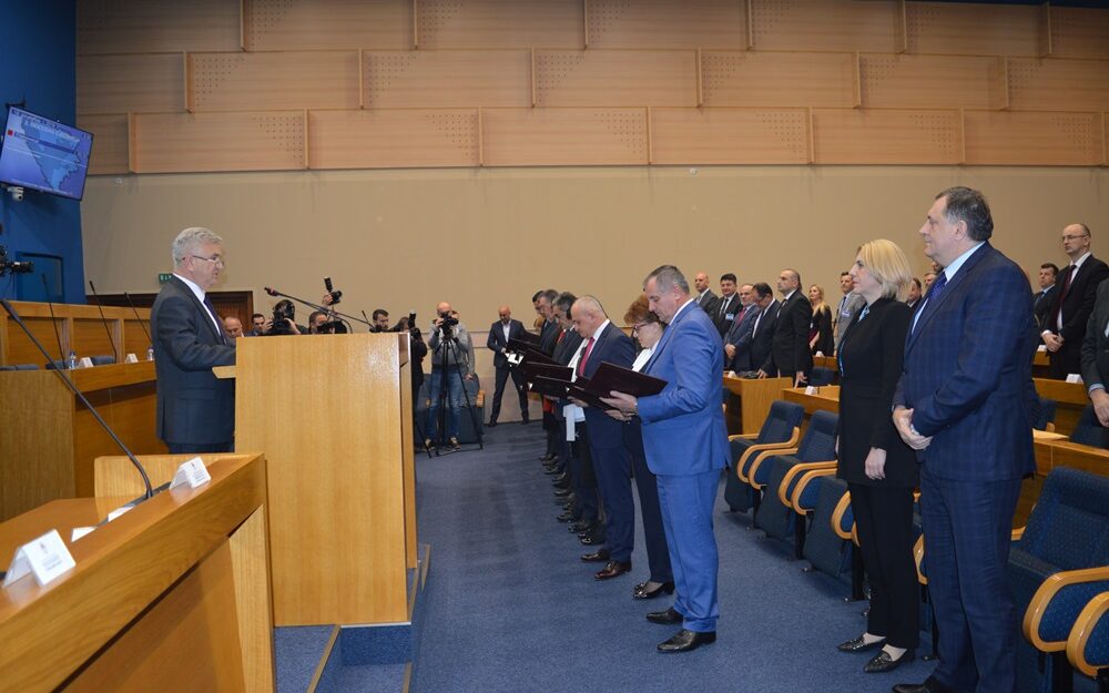 Do sada se na ovaj način zadužili za 3,8 milijardi KM: Vlada Republike ...