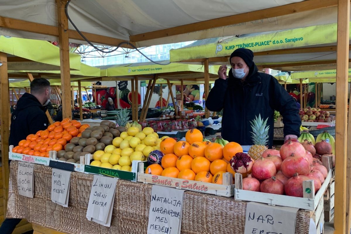 Sarajevska pijaca Markale skoro pusta: Nema kupaca, roba propada (FOTO ...
