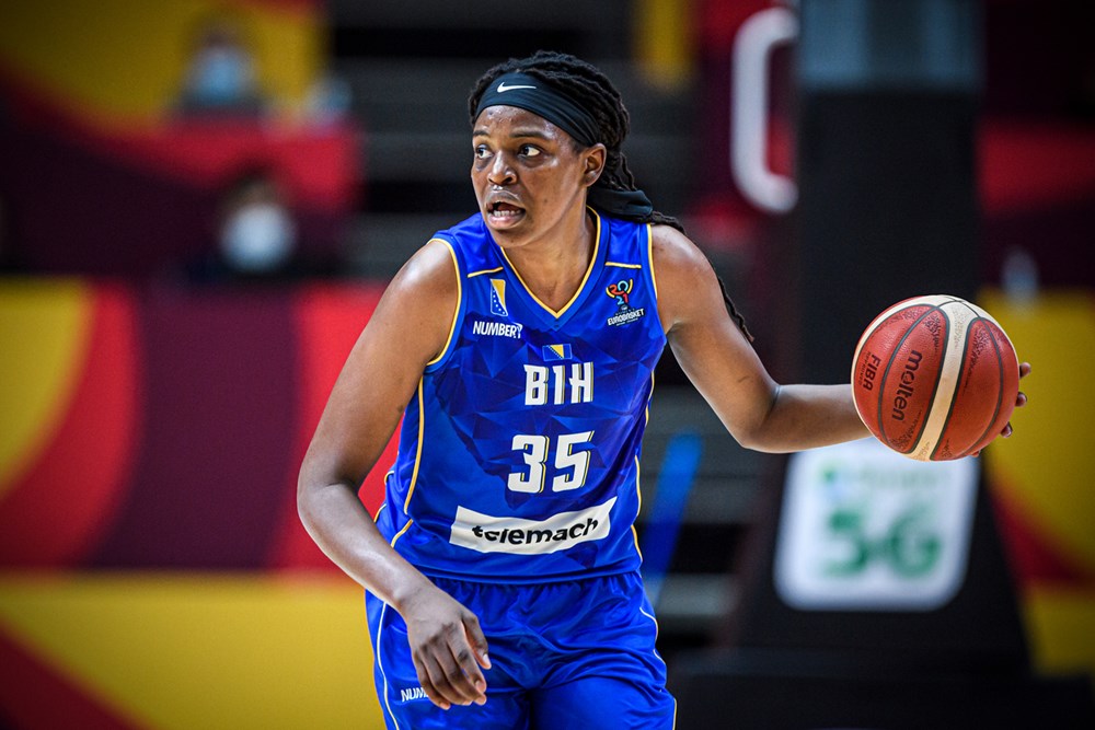 Bosnia's Jonquel Jones on her way to breaking the WNBA league record - N1