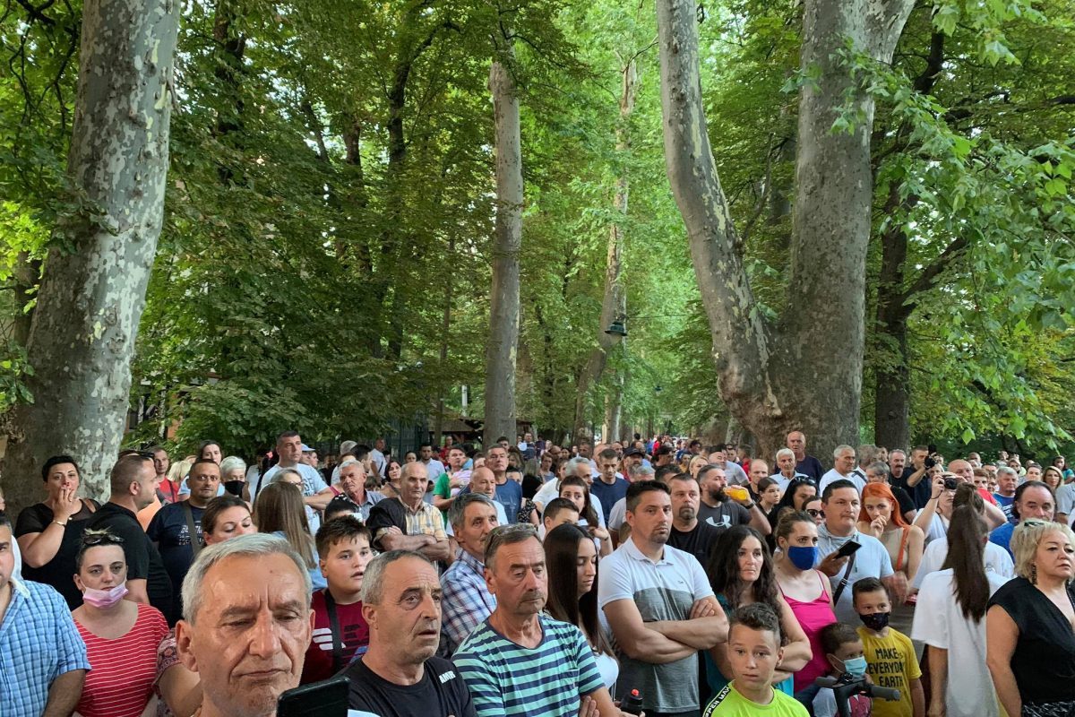 Citizens gather in support of family of Dzenan Memic in Sarajevo - N1